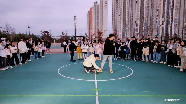 ep.47 구미 역대급 초딩들과 랜덤댄스 버스킹 #춤추는곰돌 | SOOP VOD