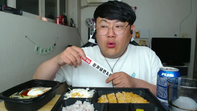 와니그룹 홍 장군 사육사8호님이 꼴려서 보낸 음식은asmr 가즈아와이퍼소통새가족 모셔요이사가고싶어요 아프리카tv Vod