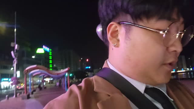 신입음비 와플 해운대 오랜만에 집에 걸어갑시다광안리 해운대 먹방 버스킹 해운대 가수 노래 소통 신입