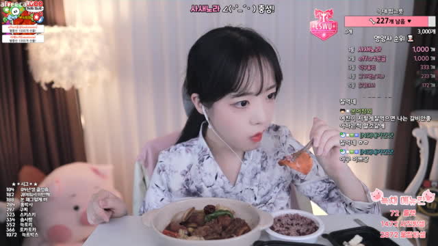 캐치 캄성🐷한복채린소갈비찜먹방전부치기재료 핀볼4티어기념 케이크먹방앵늑란이간다 Vs구보라 하리 얌지금개늑란구파